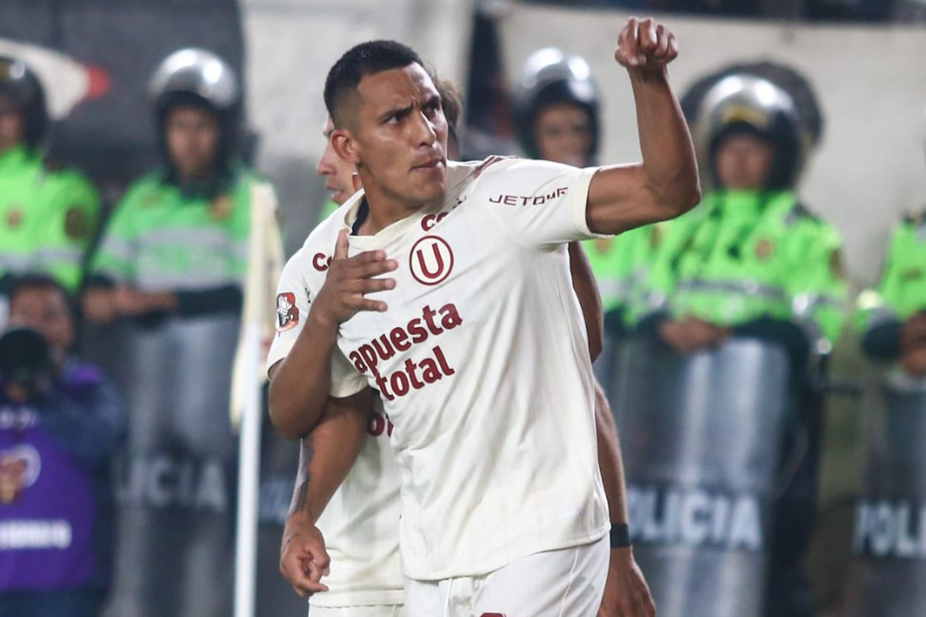 Alex Valera responde sin reservas a las críticas de los hinchas de ...